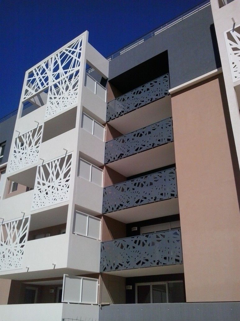 Ansamblu Parapeti Balcon Si Panouri Anti-vant Din Tabla Otel Debitata ...
